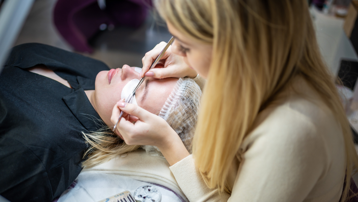 6 Ways to Make Your Lash Extension Business Stand Out – NZ Lashes